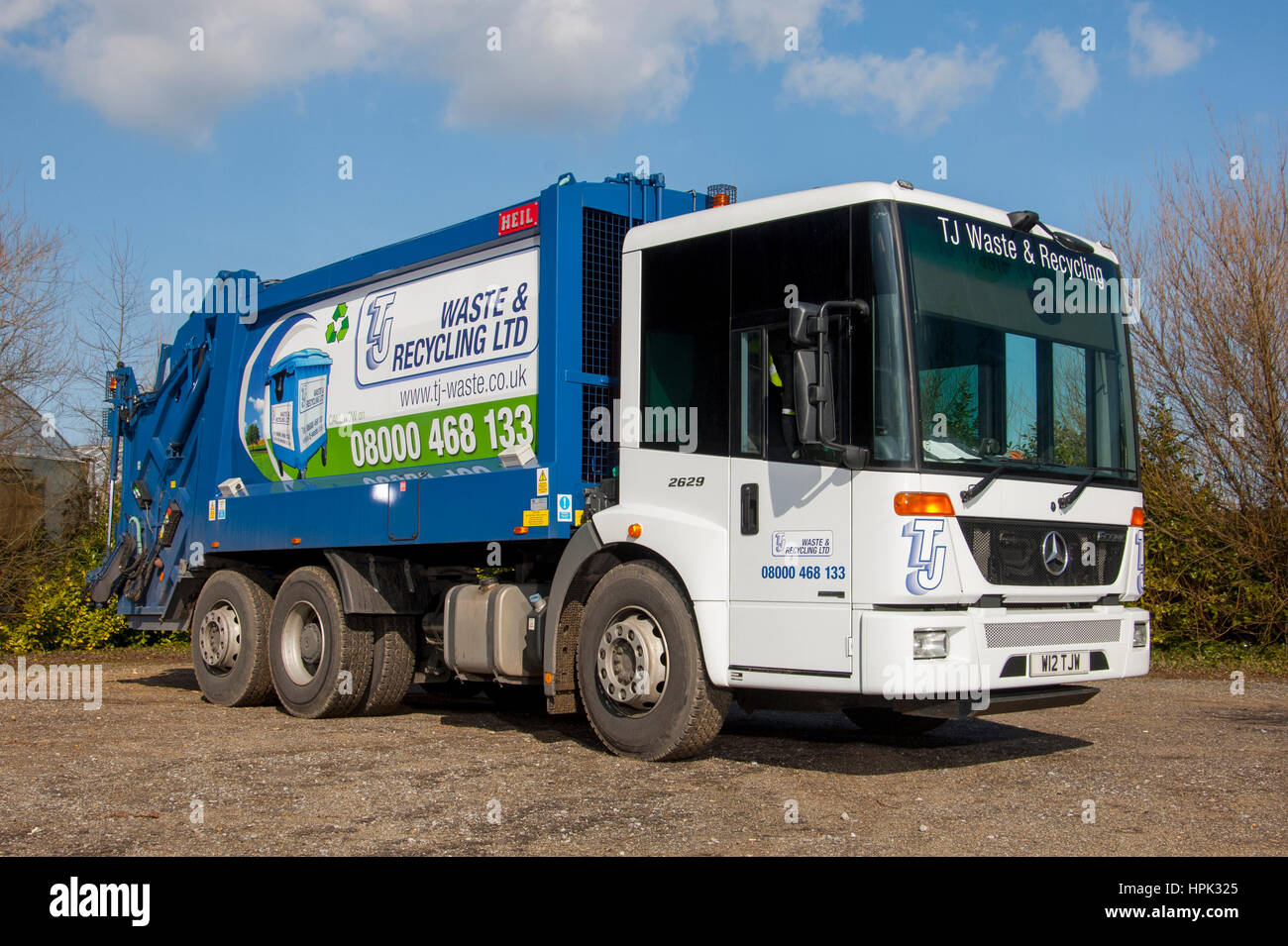 Dustcart refuse collection hi-res stock photography and images - Alamy