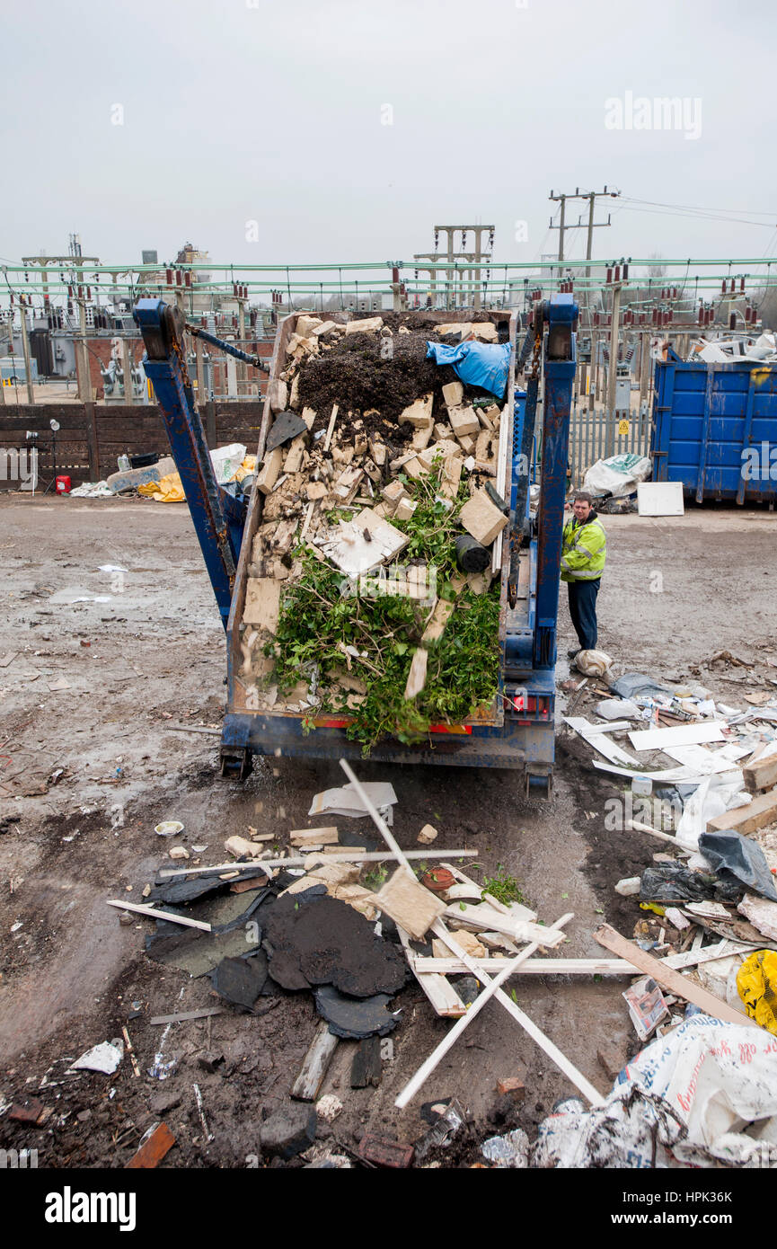 Skip lorry hi-res stock photography and images - Alamy