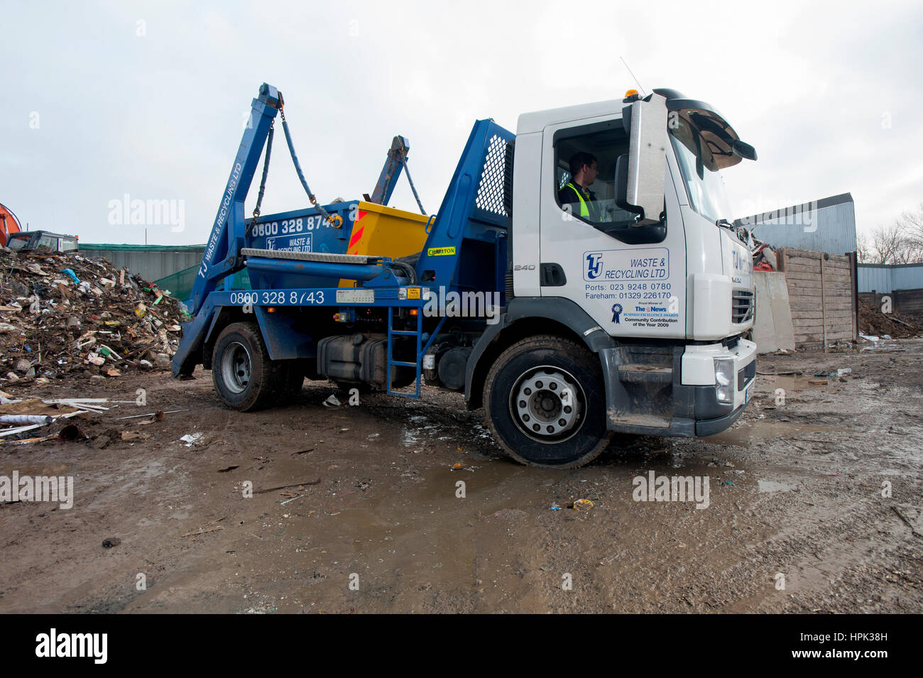 Skip lorry hi-res stock photography and images - Alamy