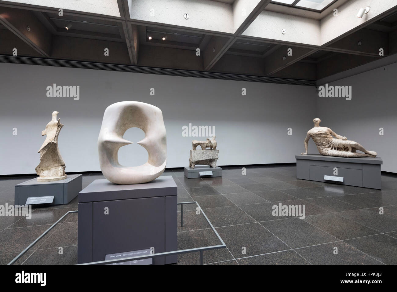 Henry moore sculpture art gallery hi-res stock photography and images ...