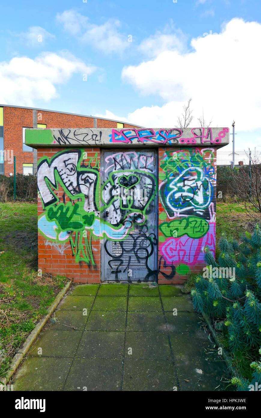 Graffiti on electricity sub station Stock Photo - Alamy