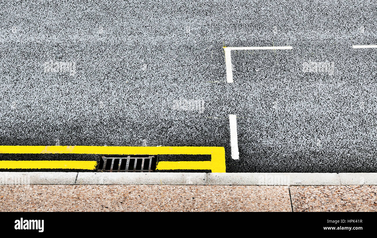 New road markings on urban road Stock Photo - Alamy