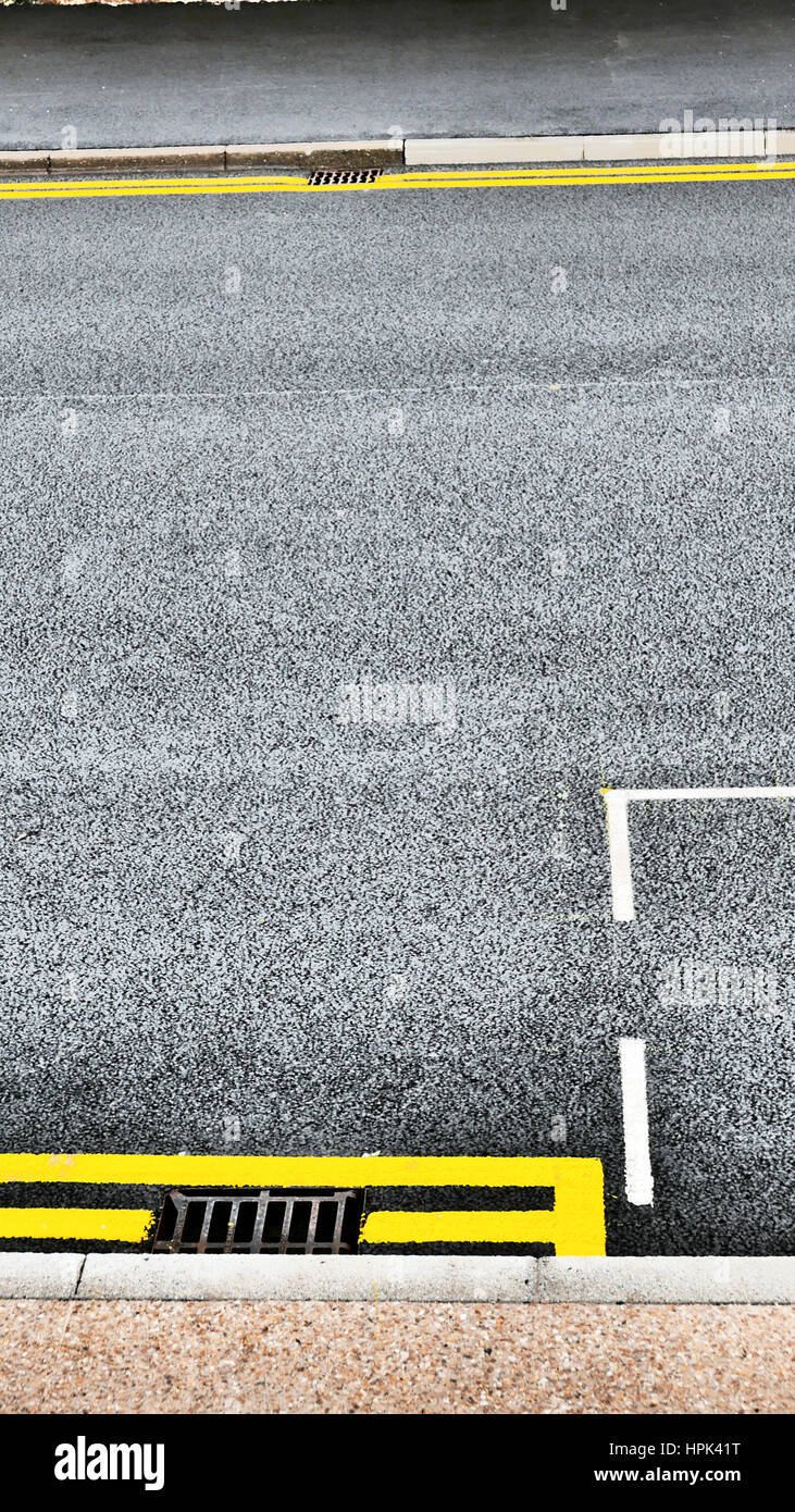 Pavement markings hi-res stock photography and images - Alamy