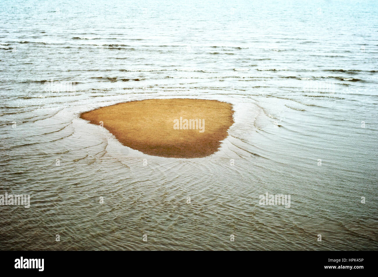 Disappearing into the sand hi-res stock photography and images - Alamy