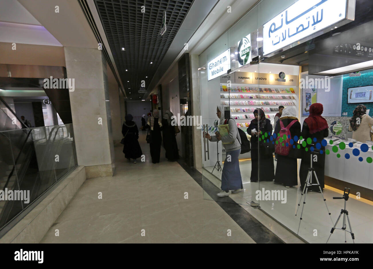 Israeli shop owners hi-res stock photography and images - Alamy