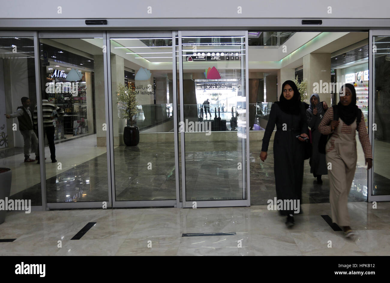 First strip mall hi-res stock photography and images - Alamy