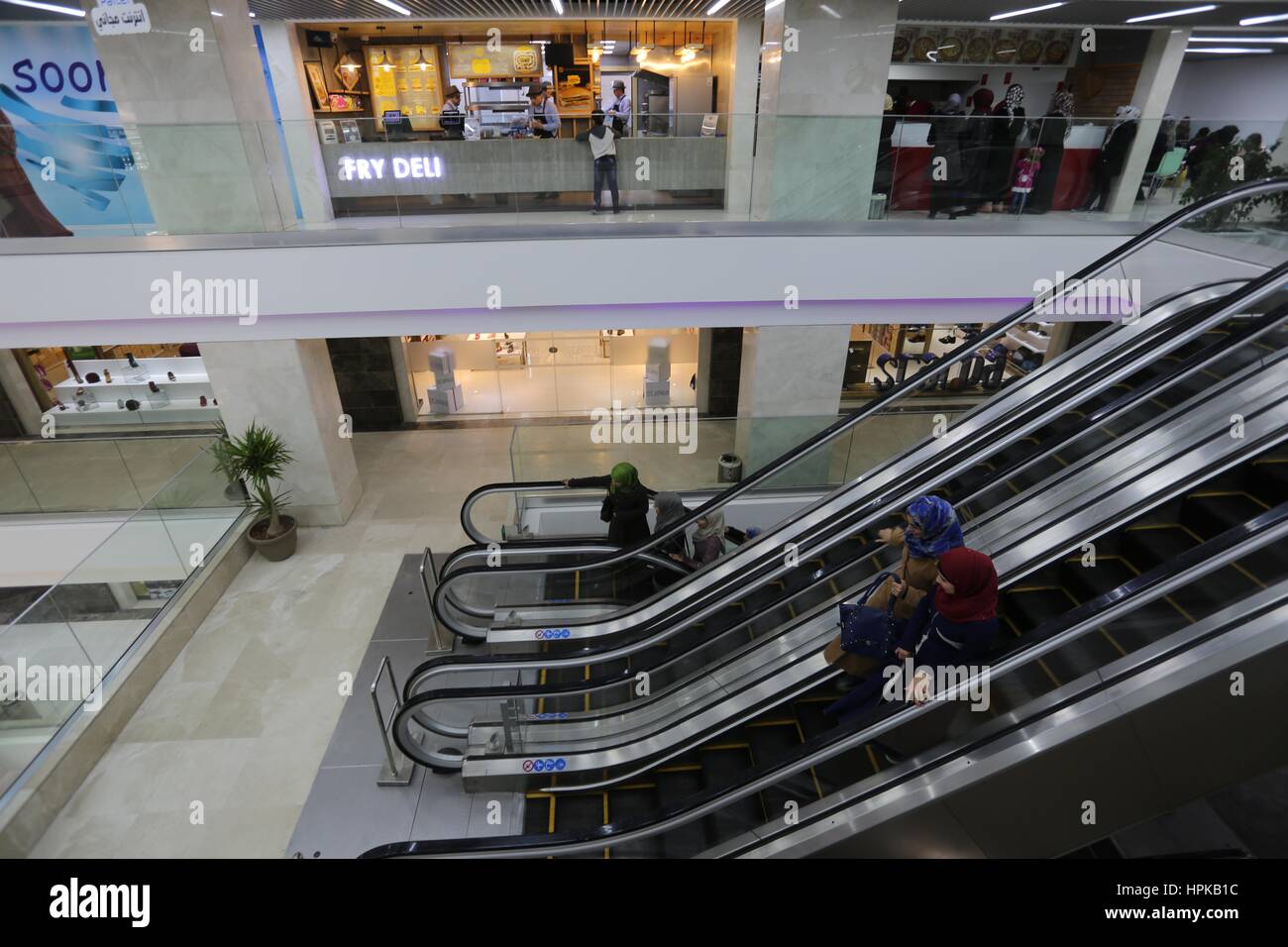 First strip mall hi-res stock photography and images - Alamy