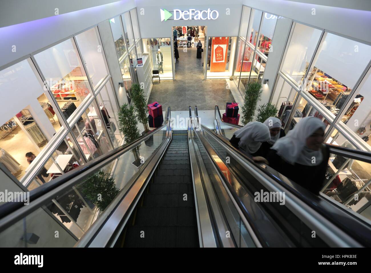 First strip mall hi-res stock photography and images - Alamy