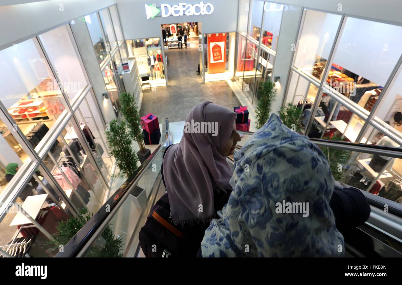 First strip mall hi-res stock photography and images - Alamy