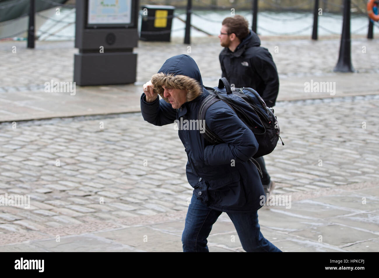 Windy weather people hi-res stock photography and images - Alamy