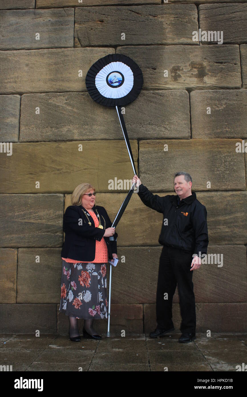 Harry Clasper blue plaque being unveiled on the base of the High Level ...