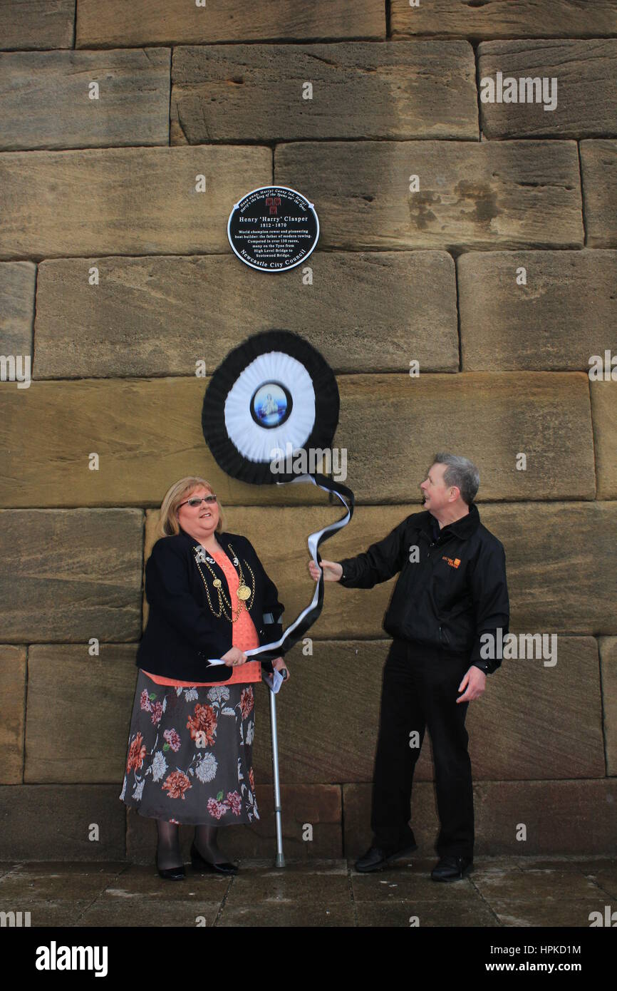 Harry Clasper blue plaque being unveiled on the base of the High Level ...