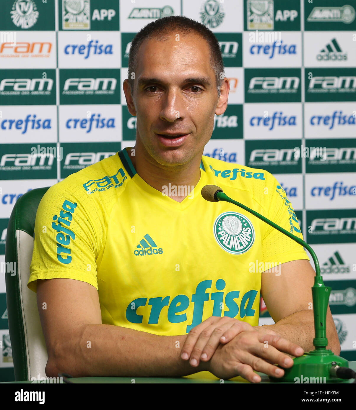 SÃO PAULO, SP - 23.02.2017: TREINO DO PALMEIRAS - The goalkeeper ...