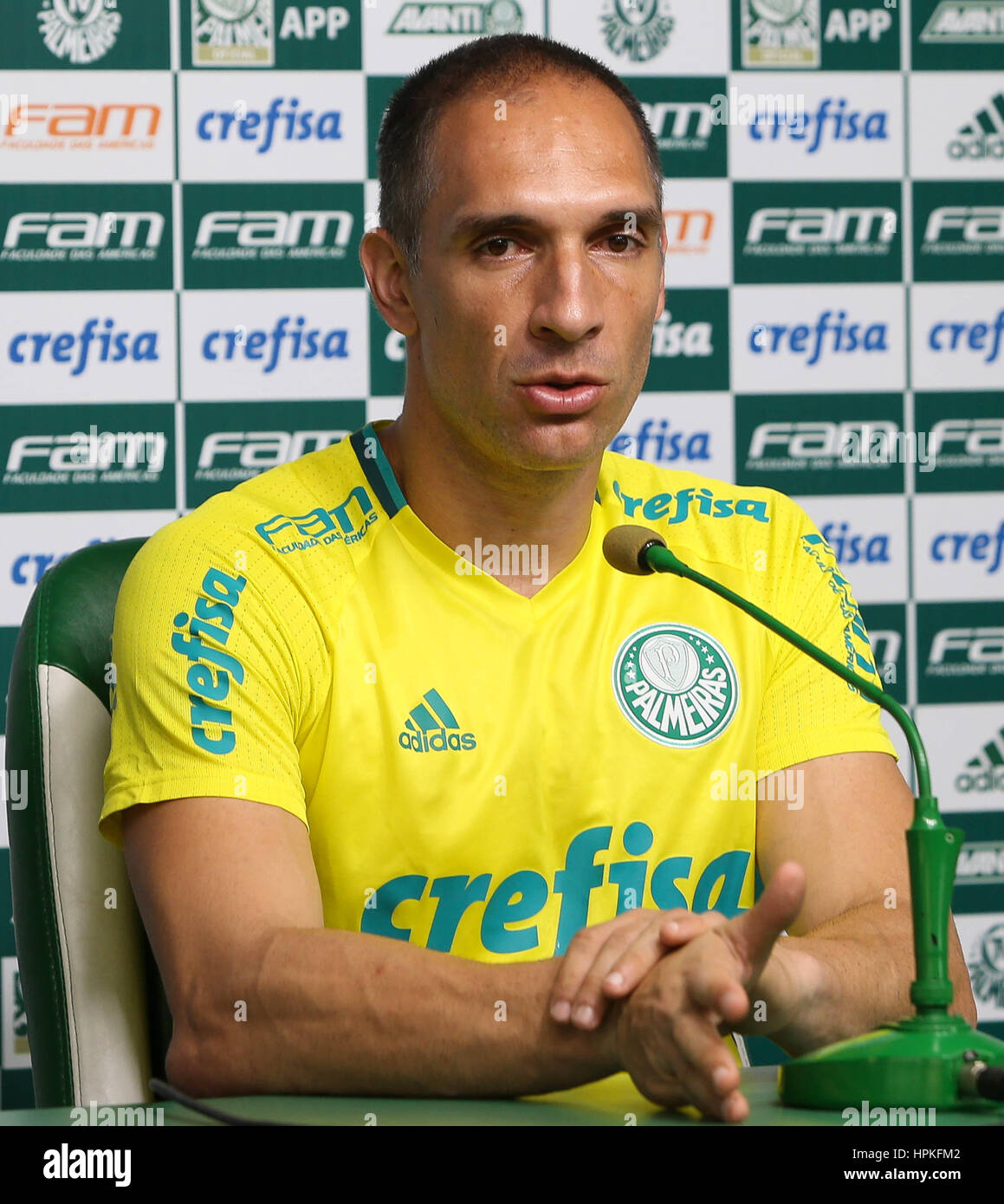 SÃO PAULO, SP - 23.02.2017: TREINO DO PALMEIRAS - The goalkeeper ...