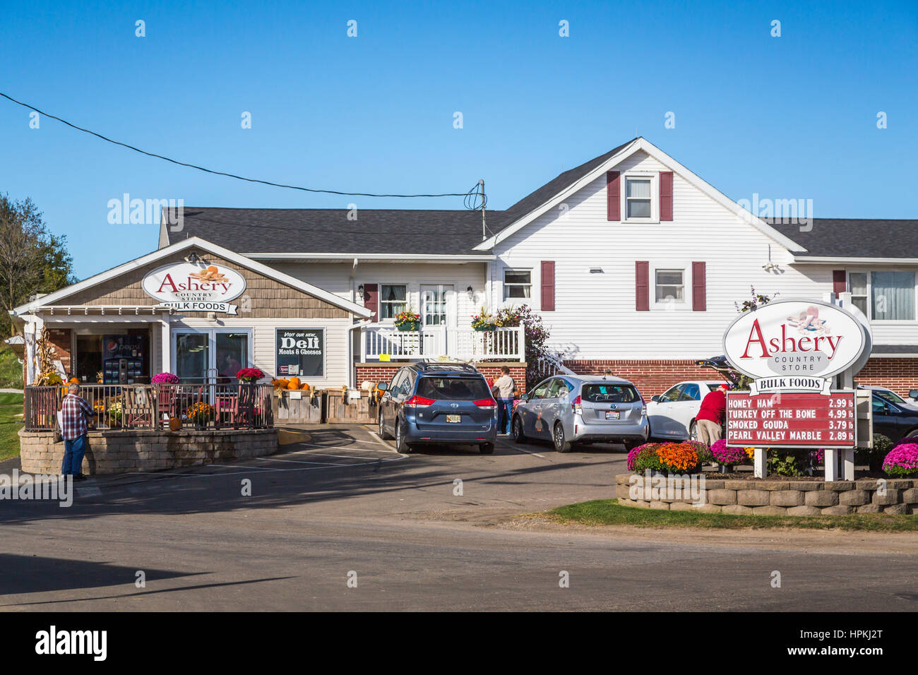 The Ashery Country Store in Fredricksburg, Ohio, USA Stock Photo - Alamy