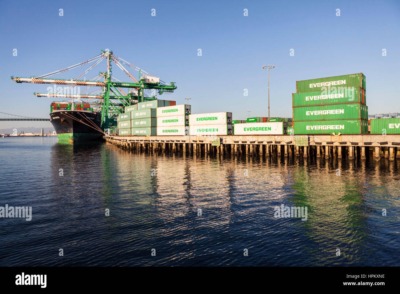 Los angeles port ships hi-res stock photography and images - Alamy