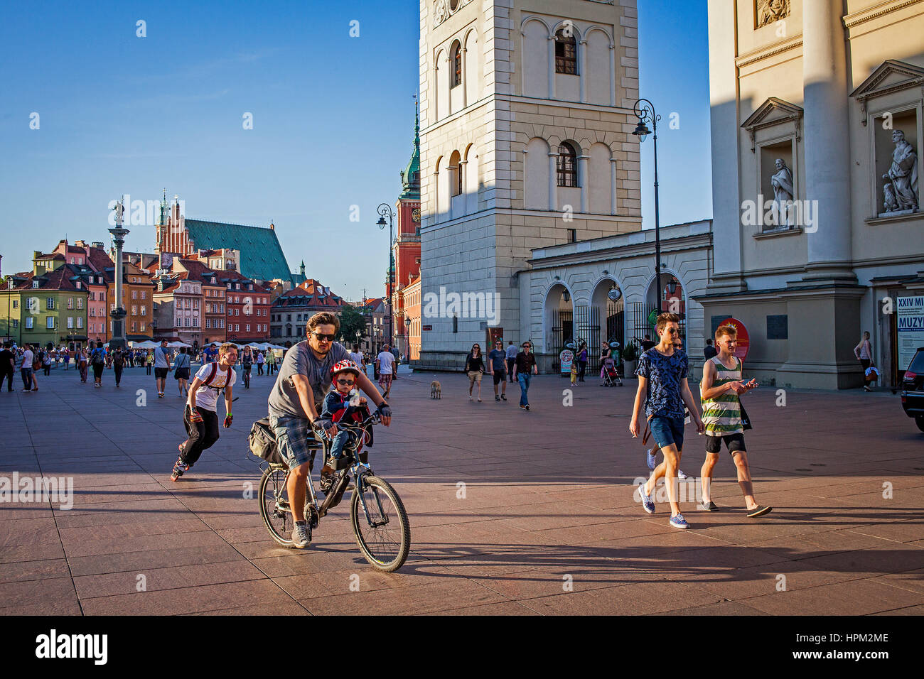 Street scene in Plac Zamkowy square, Warsaw, Poland Stock Photo - Alamy