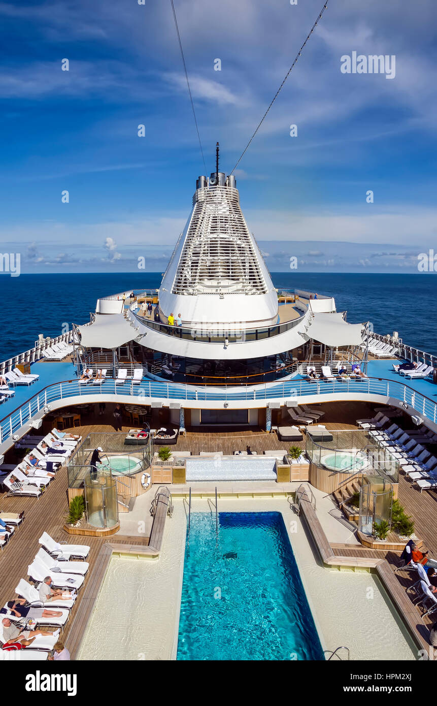 Oceania Marina Cruise Ship swimming pool Stock Photo - Alamy