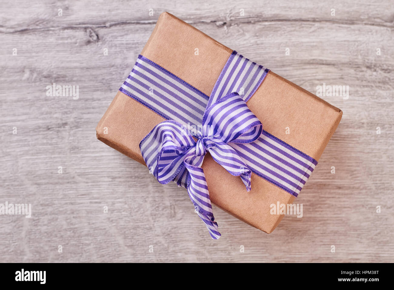 Wrapped gift box with bow Stock Photo - Alamy