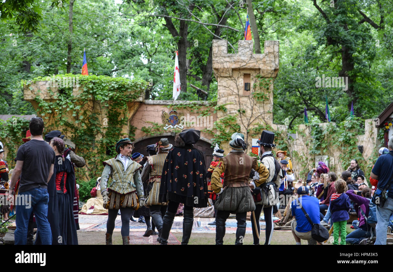 Medieval friends hi-res stock photography and images - Alamy