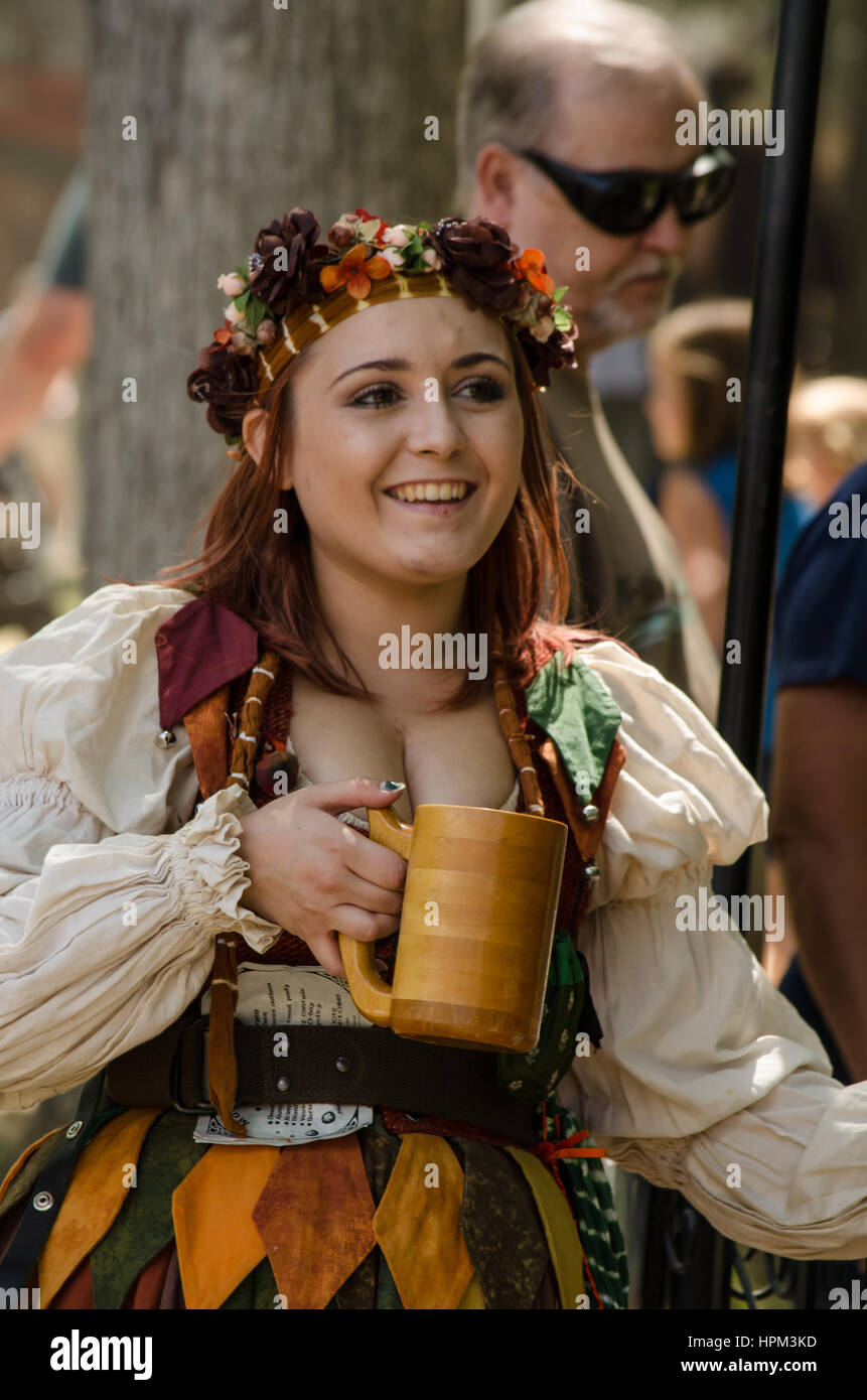 Cleavage hi-res stock photography and images - Alamy