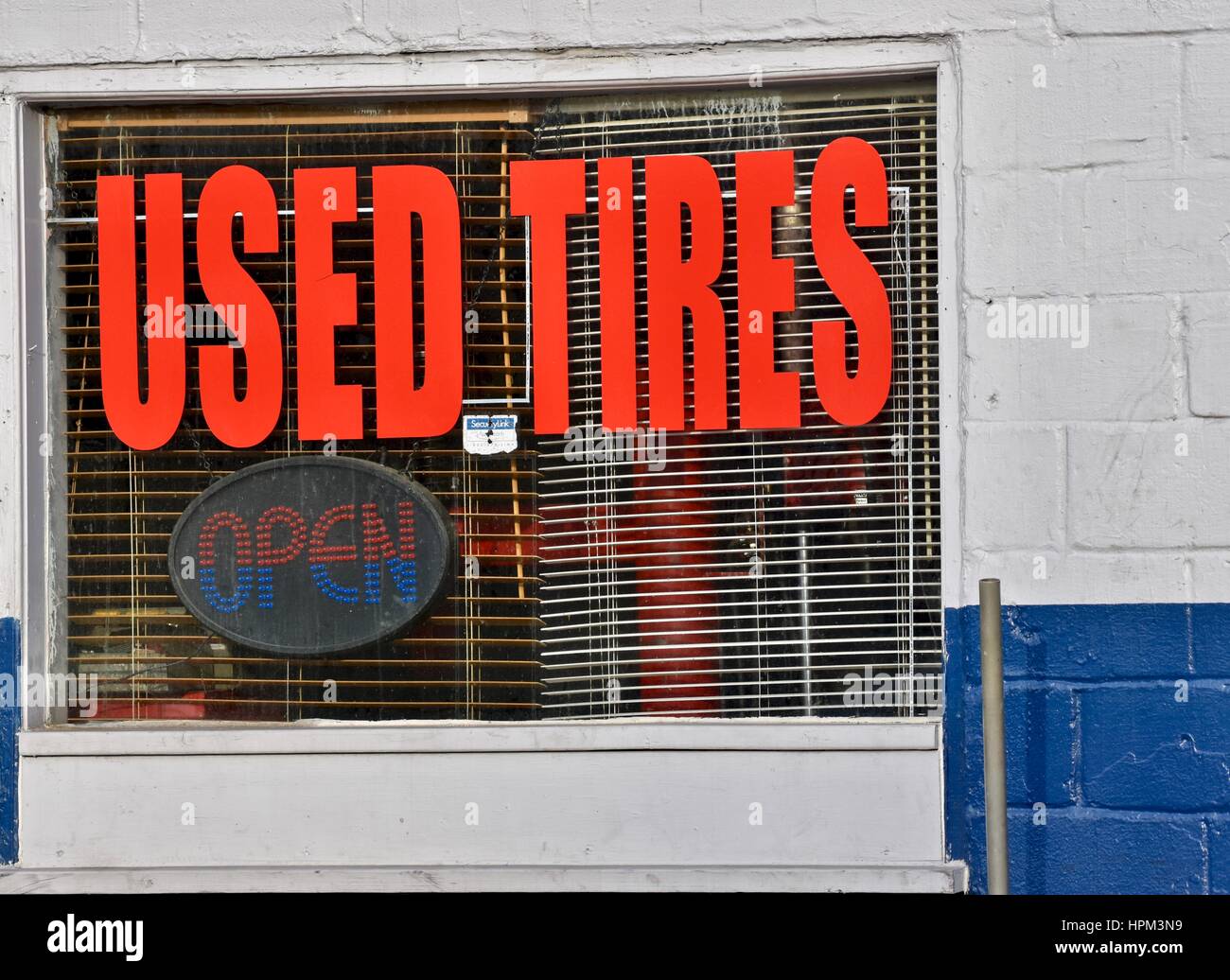 Used tires sign Stock Photo - Alamy