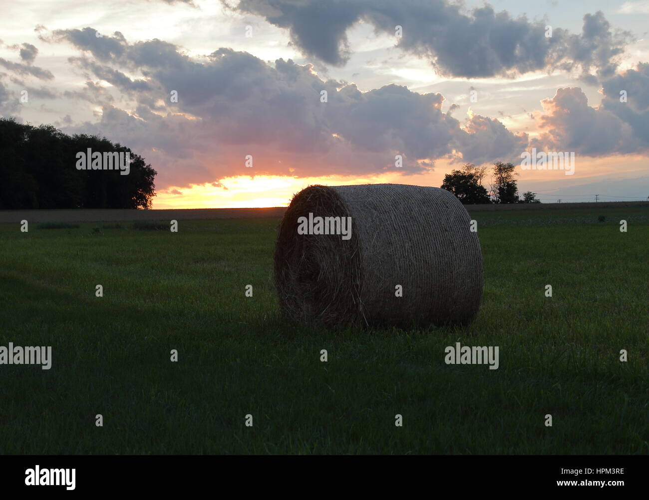 Hay bail hi-res stock photography and images - Alamy