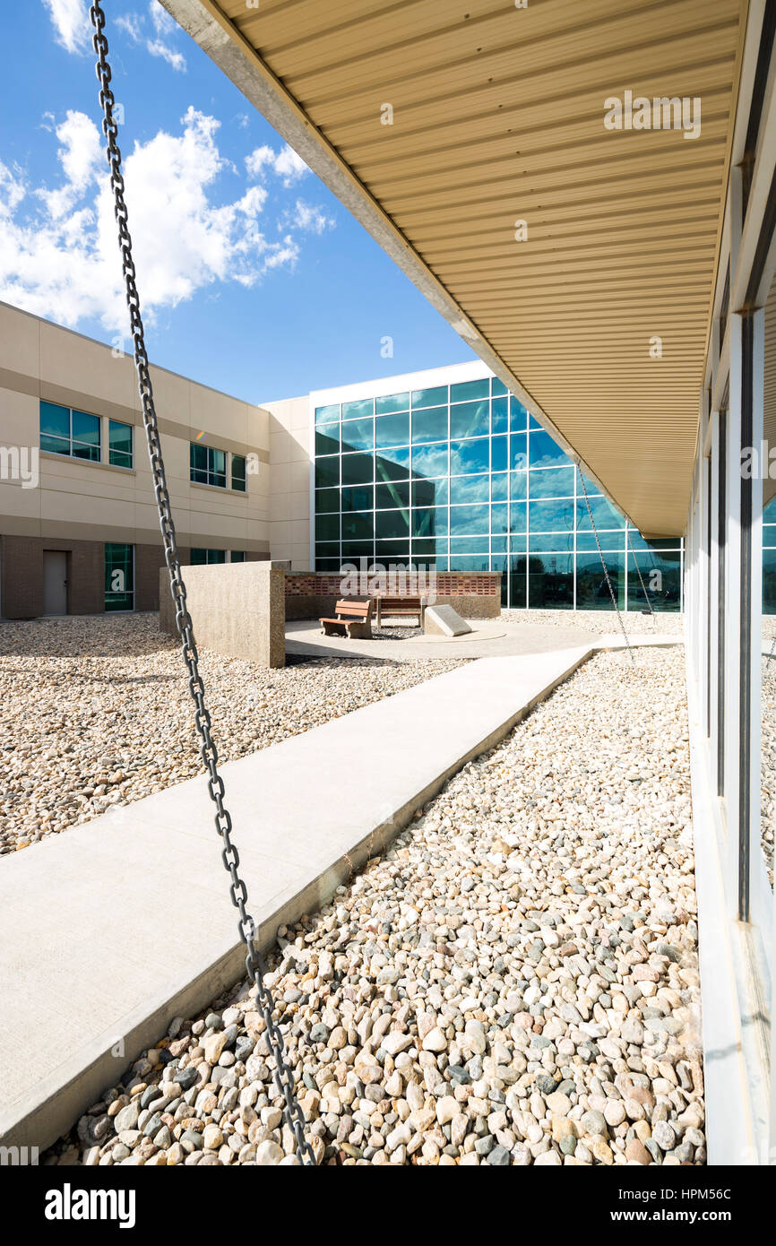 Modern hospital building with courtyard on sunny day Stock Photo - Alamy