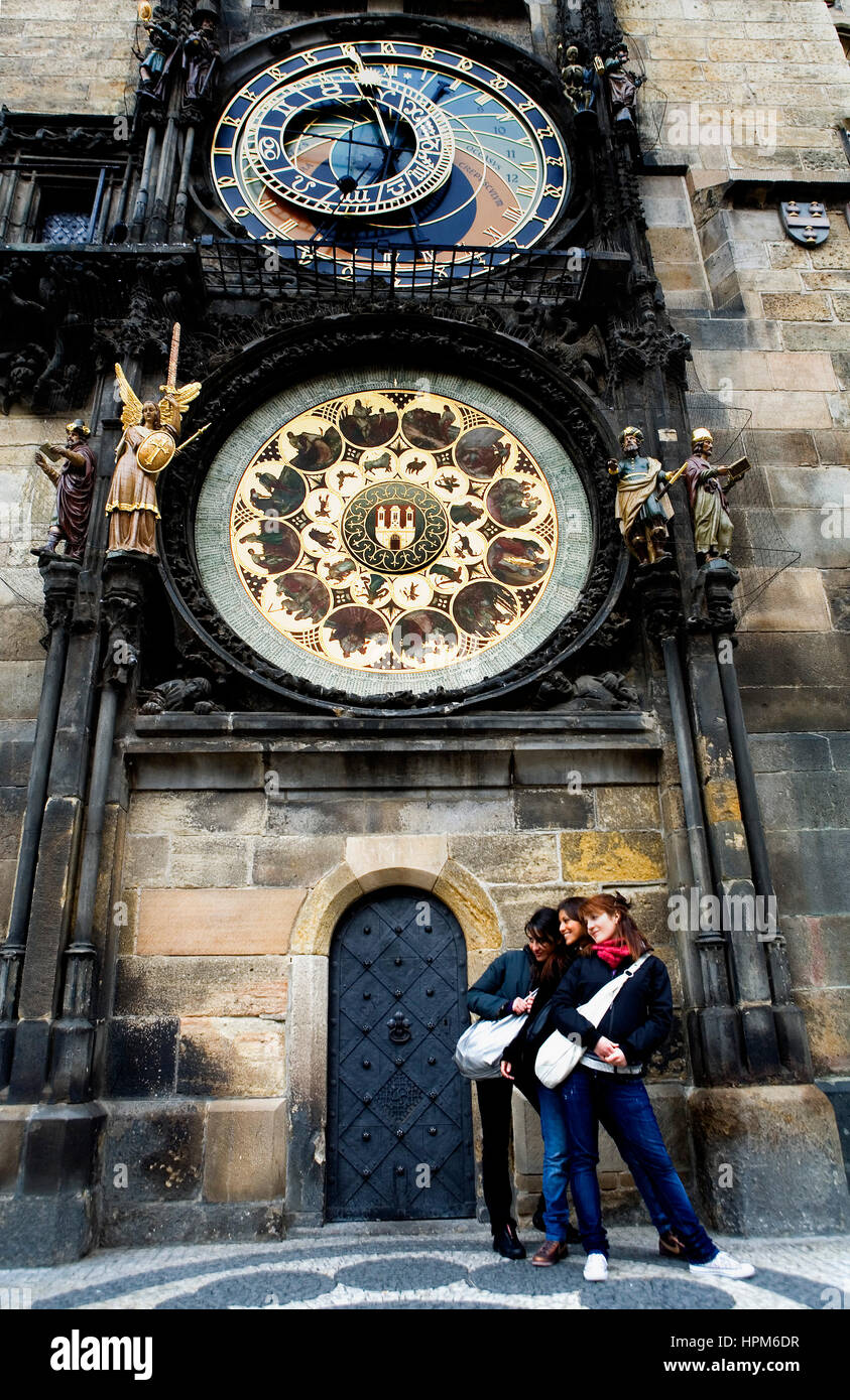 Tourists. Astronomical Clock and Calendar in Old Town Councilhouse. Old ...