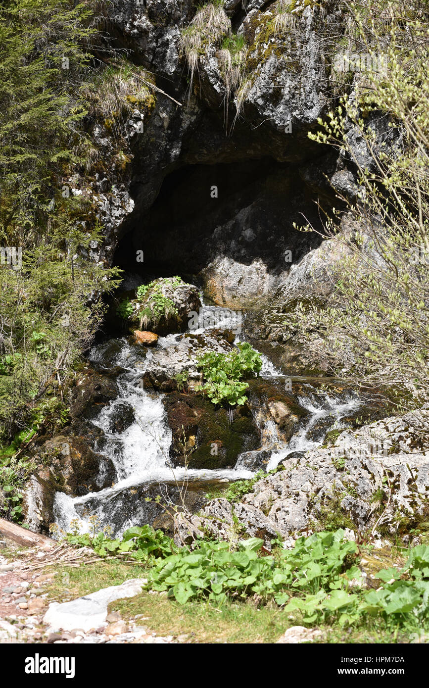 Source water from underground hi-res stock photography and images - Alamy