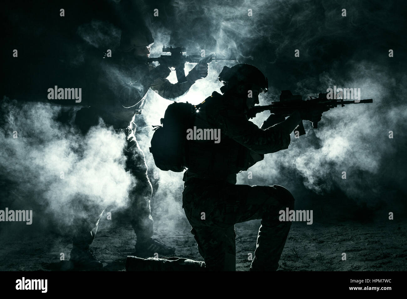 Army soldiers attacking hi-res stock photography and images - Alamy
