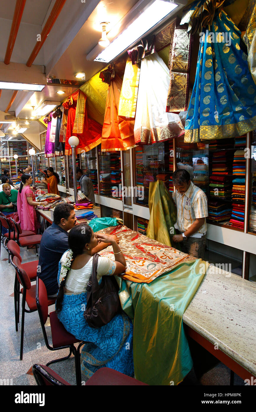 Sari shop hi-res stock photography and images - Alamy
