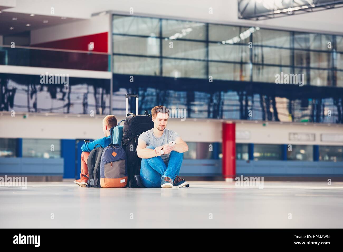 People traveling together, airport hi-res stock photography and images ...