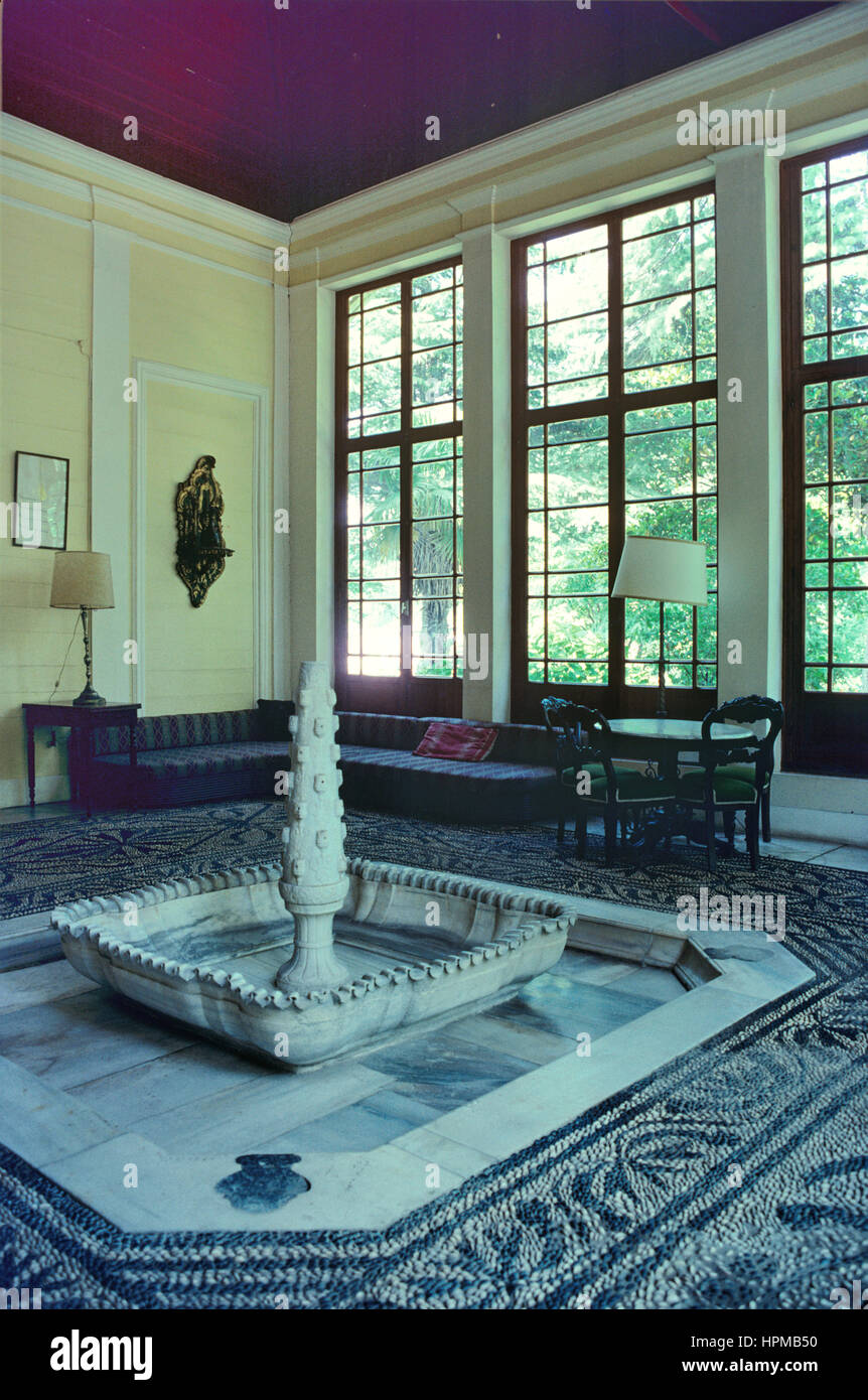 Fountain interior hi-res stock photography and images - Alamy