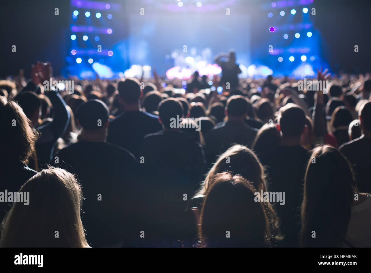 Crowd listening rock music concert hi-res stock photography and images ...