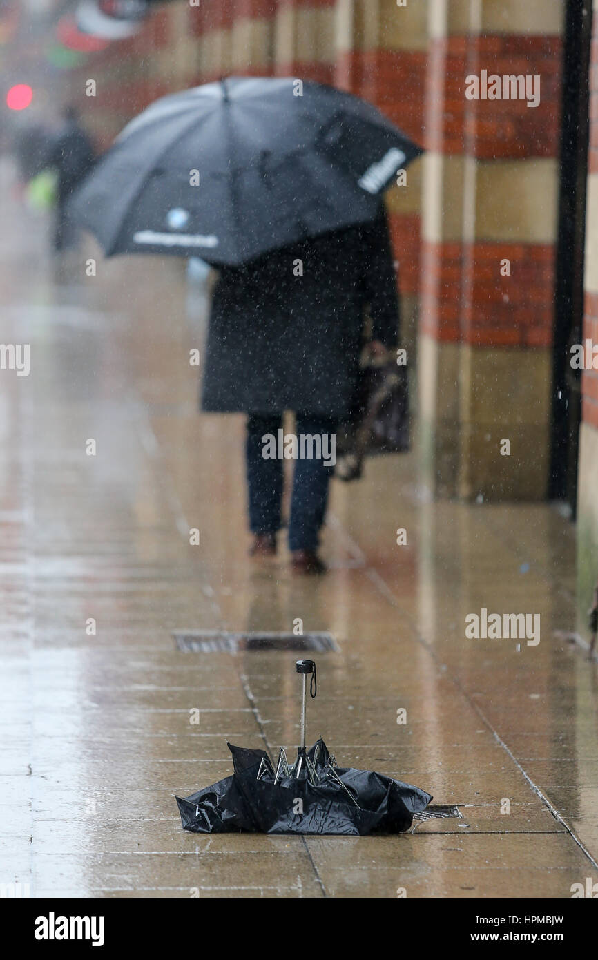 Rainy manchester city centre hi-res stock photography and images - Alamy