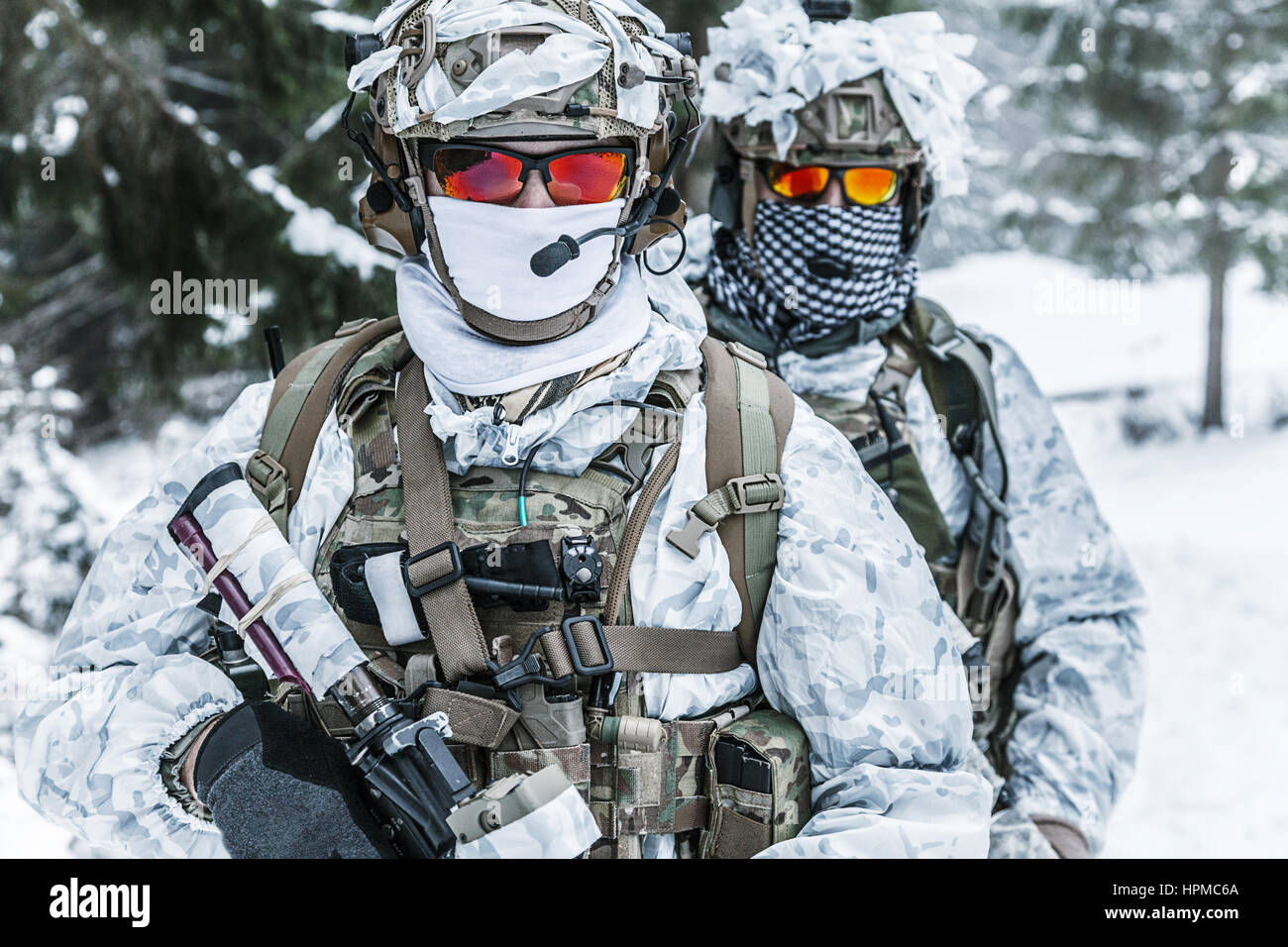 Snow rifle soldiers camouflage hi-res stock photography and images - Alamy