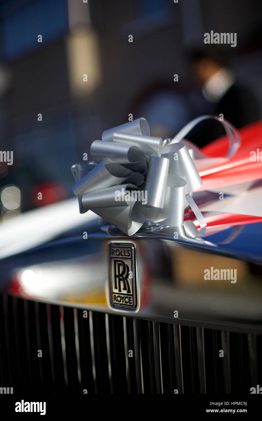 Rolls royce logo hi-res stock photography and images - Alamy