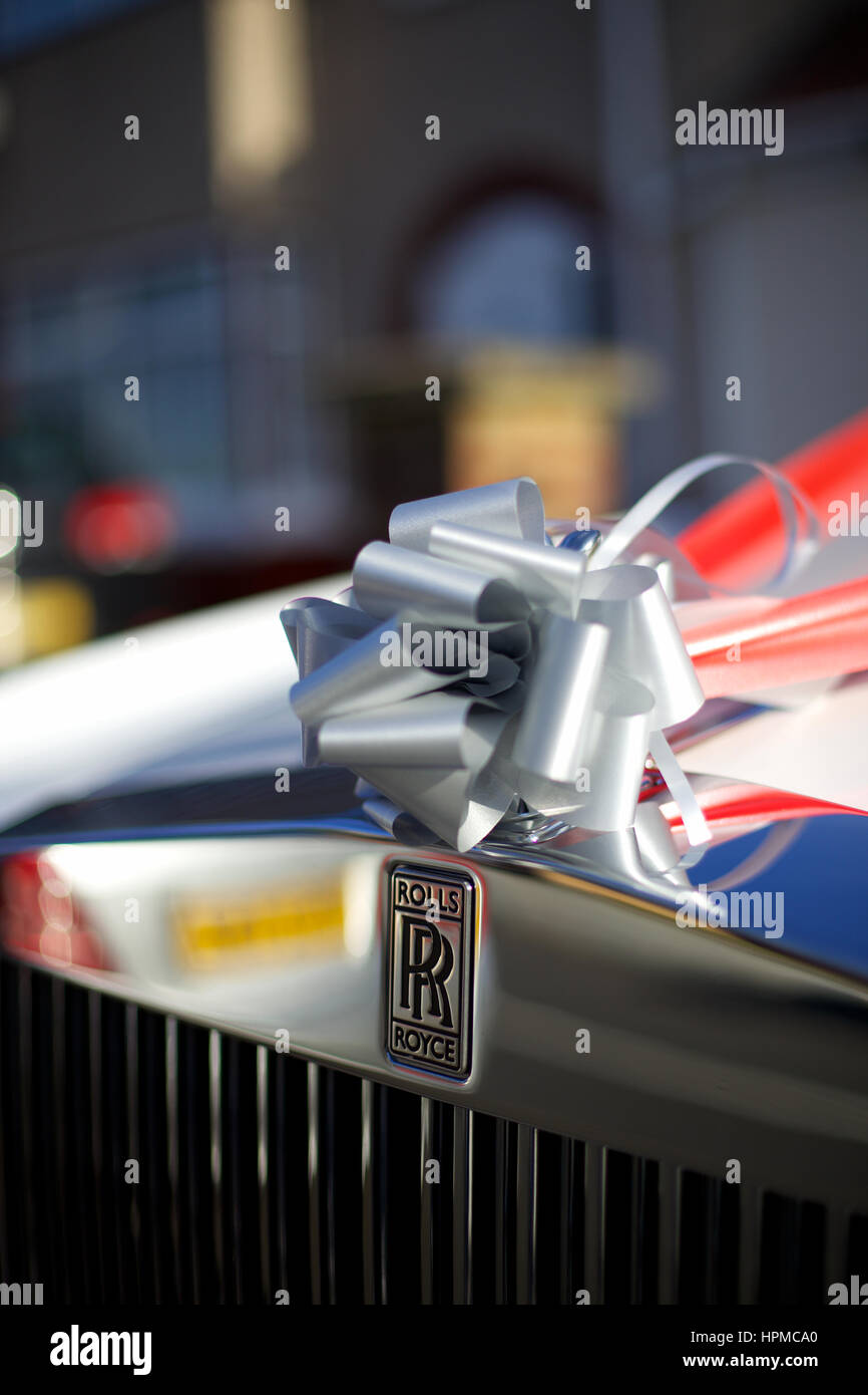 Rolls royce logo hi-res stock photography and images - Alamy