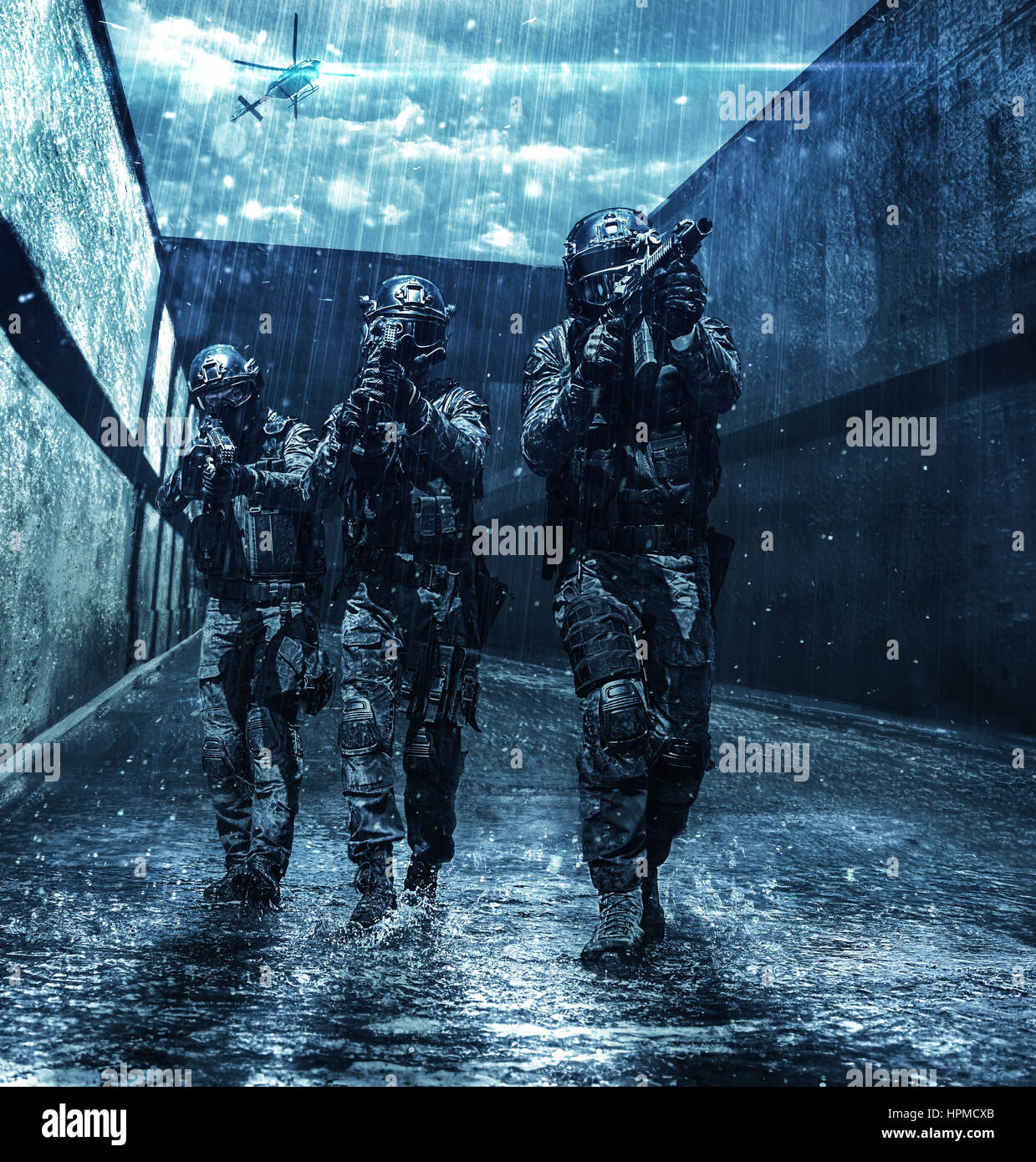 Squad police officers moving hi-res stock photography and images - Alamy