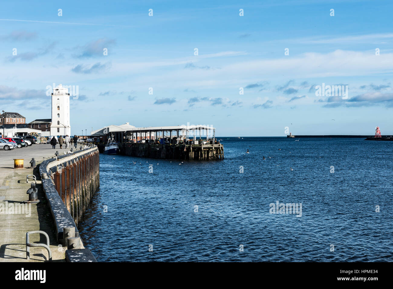 North shields low light lighthouse hi-res stock photography and images ...