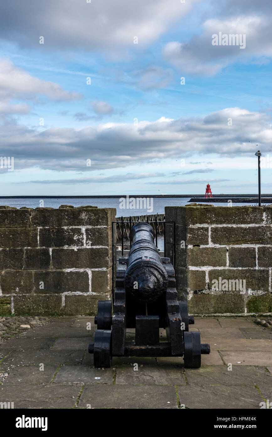 Architectural shields hi-res stock photography and images - Alamy