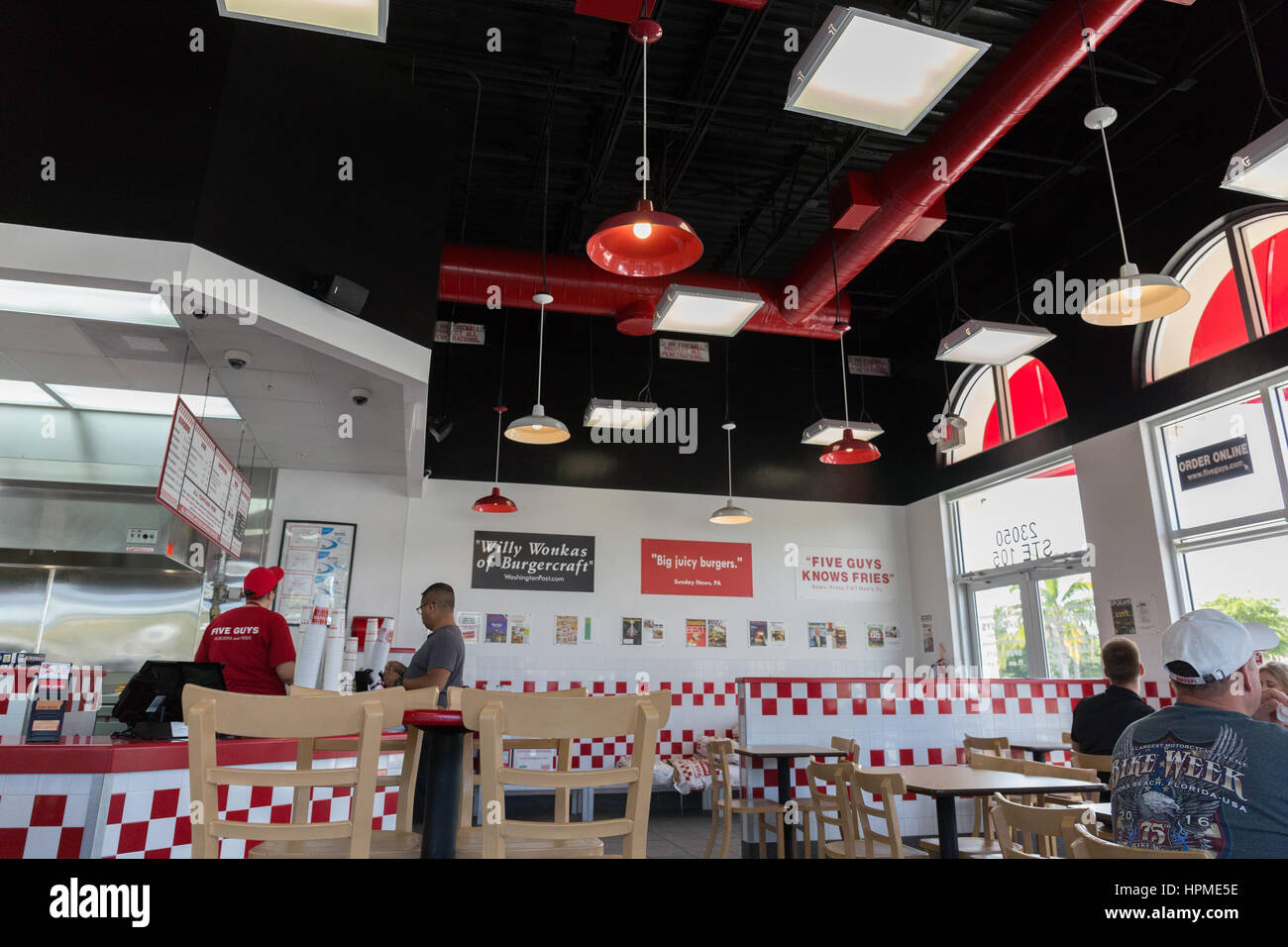 Five guys interior hi-res stock photography and images - Alamy