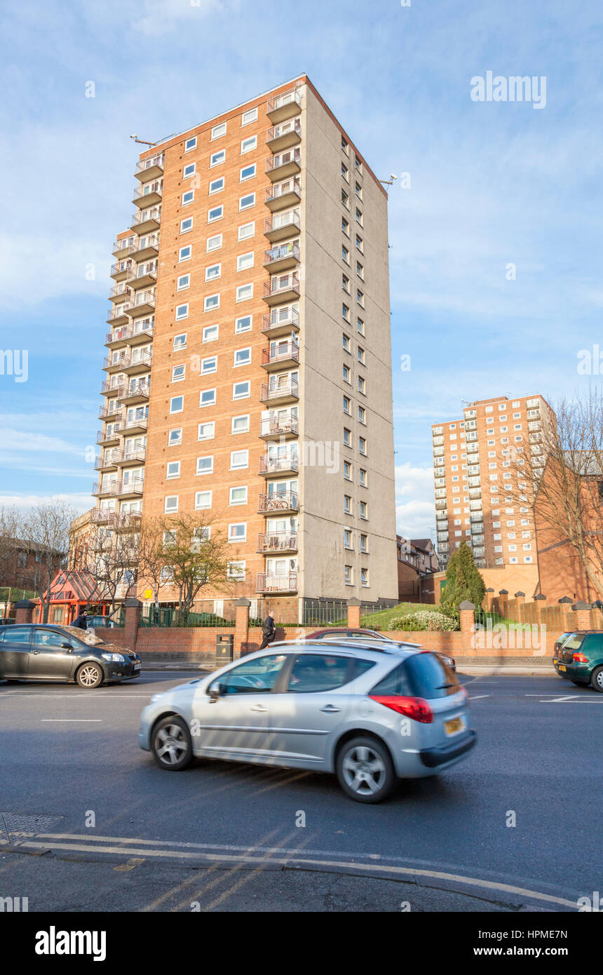 Block Of Flats Modern Uk Stock Photos & Block Of Flats Modern Uk Stock ...