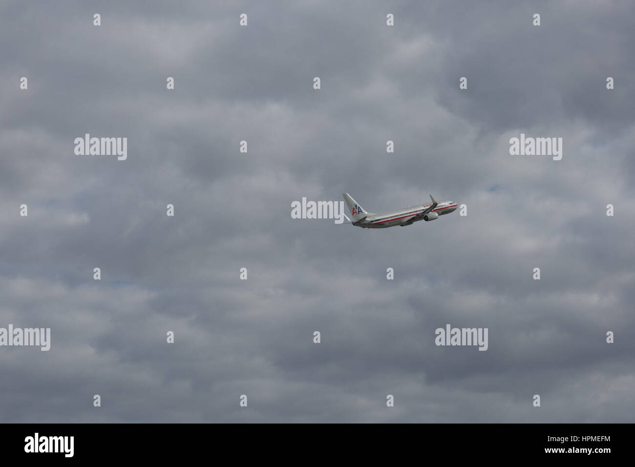 American Airlines jet in flight Stock Photo - Alamy