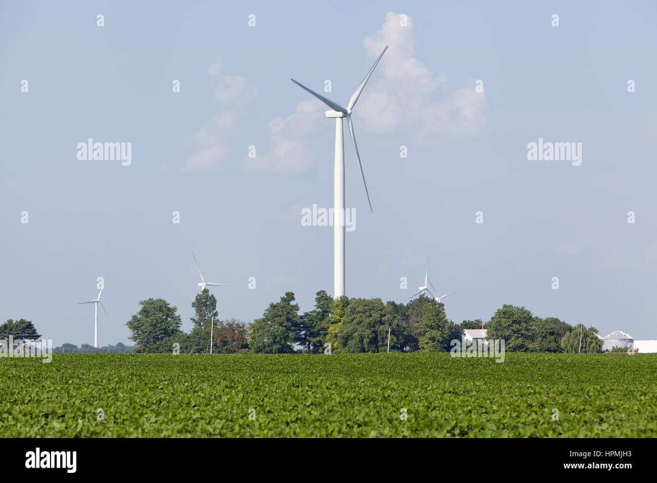 The Bishop Hill Wind Farm in Henry County, Illinois with 133 turbines ...