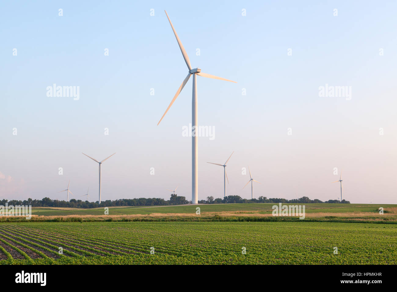 The Bishop Hill Wind Farm in Henry County, Illinois with 133 turbines ...