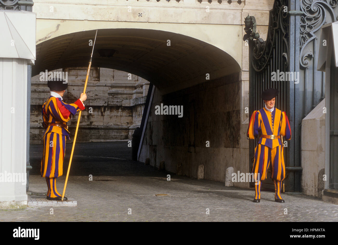 Swiss guards , in St Peter's square, The Vatican,Rome, Italy Stock ...
