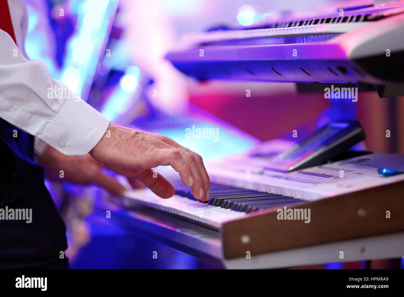 Band playing at wedding reception hi-res stock photography and images ...