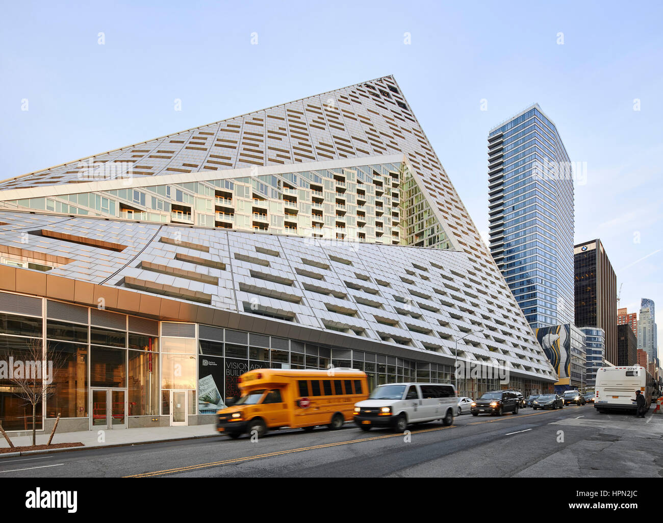 Oblique view of building with busy 57th Street. VI› 57, New York ...
